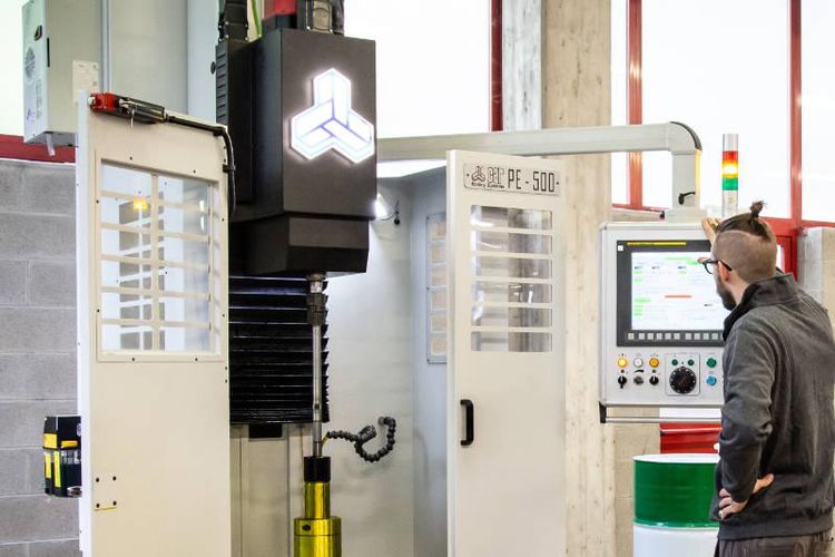 The new CNC vertical honing machine is operational | Gamba SRL